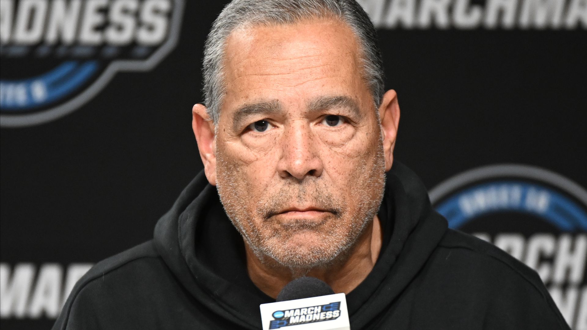 Houston’s Kelvin Sampson impressed by new Indiana coach Darian DeVries