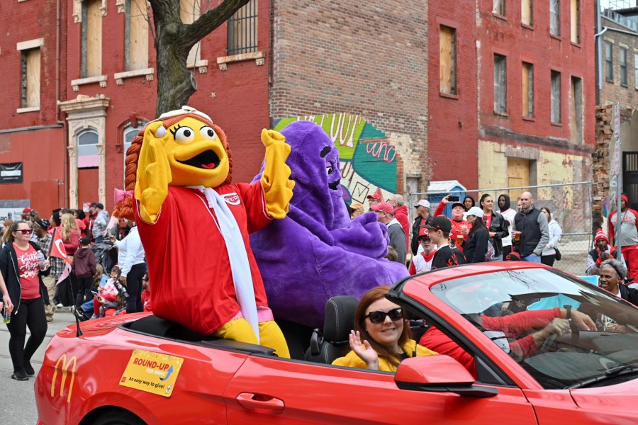 Photos: Cincinnati Reds’ Opening Day parade