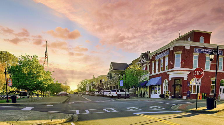 One Of The South's Most Renowned Mountain Cities Is A Wildly Charming ...