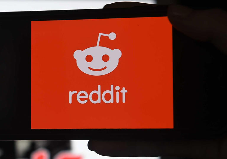 Are X and Reddit down? Thousands of users report outages on social ...