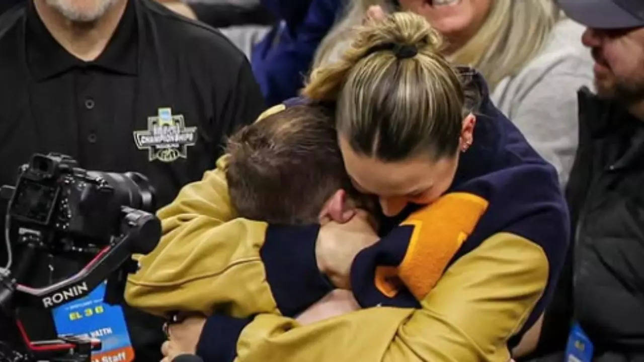 'Short king' energy: 5'5" wrestler wins big, celebrates even bigger ...