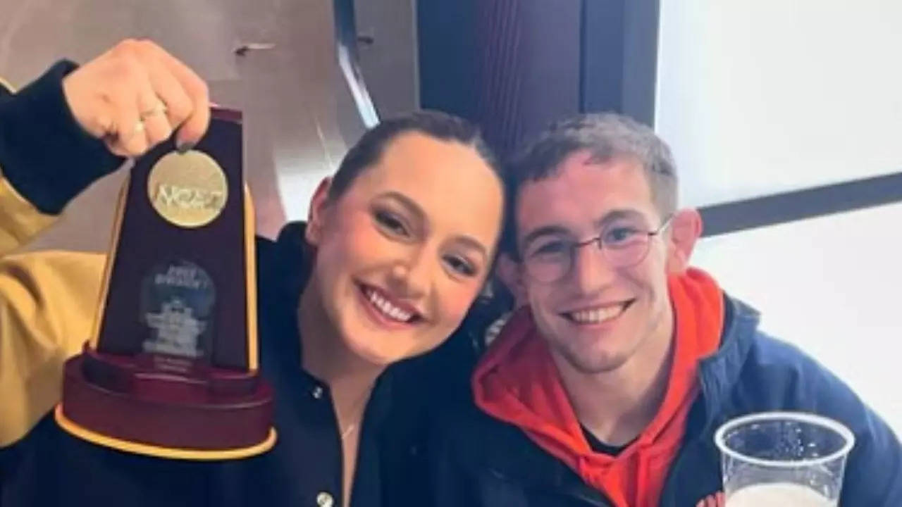 'Short king' energy: 5'5" wrestler wins big, celebrates even bigger ...