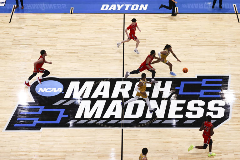 There Are 4 NCAA Tournament Games Today - Here's The Schedule