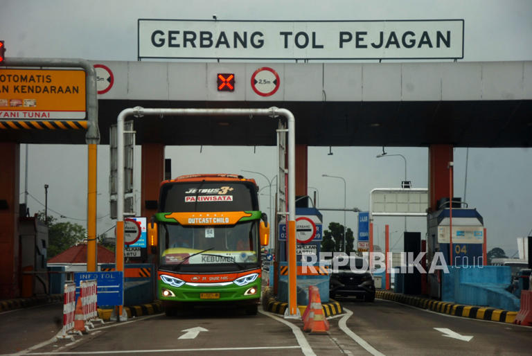 Polda Jateng Berlakukan One Way Lokal dari Brebes Sampai Kalikangkung