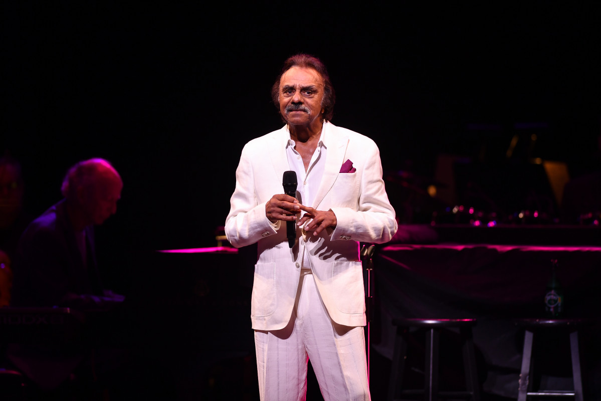 Legendary Singer Johnny Mathis Announces Sudden Retirement Amid 'Memory ...