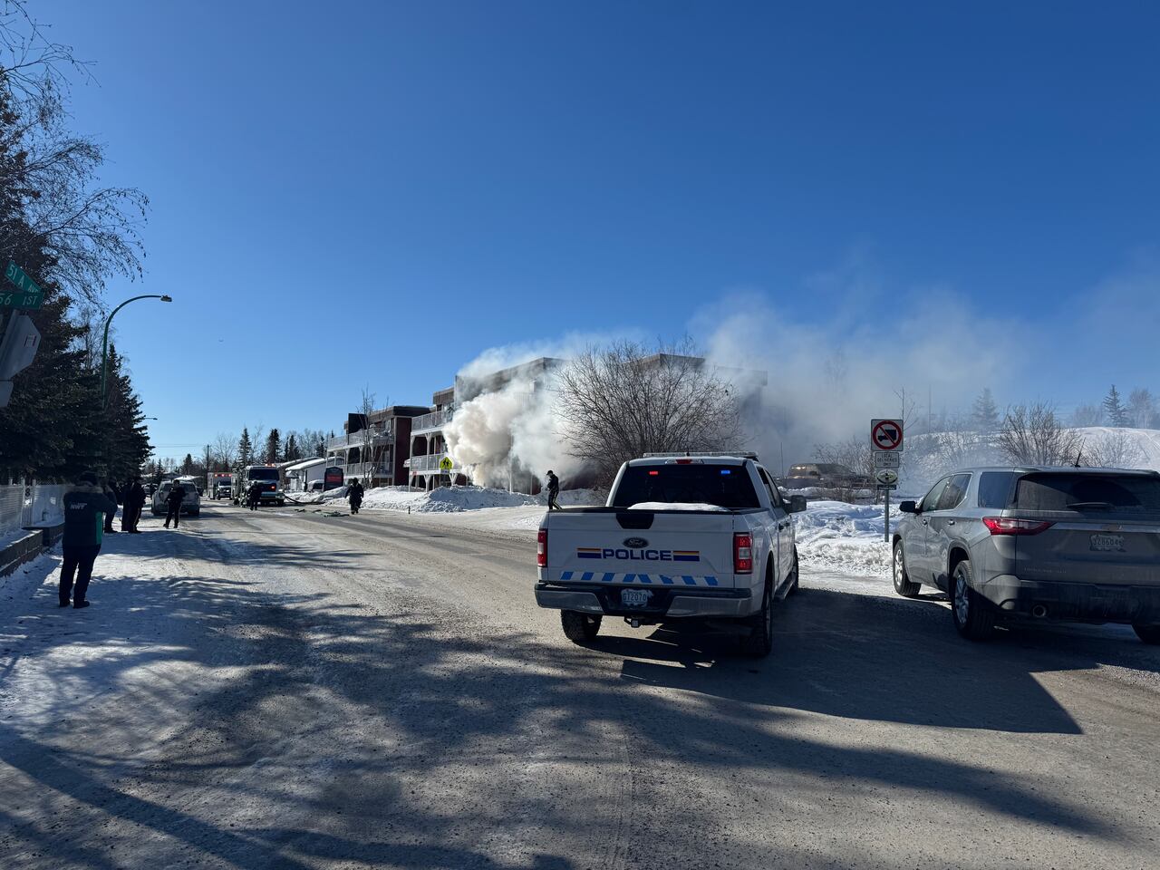 Firefighters battle afternoon fire at Yellowknife's Sunridge apartments