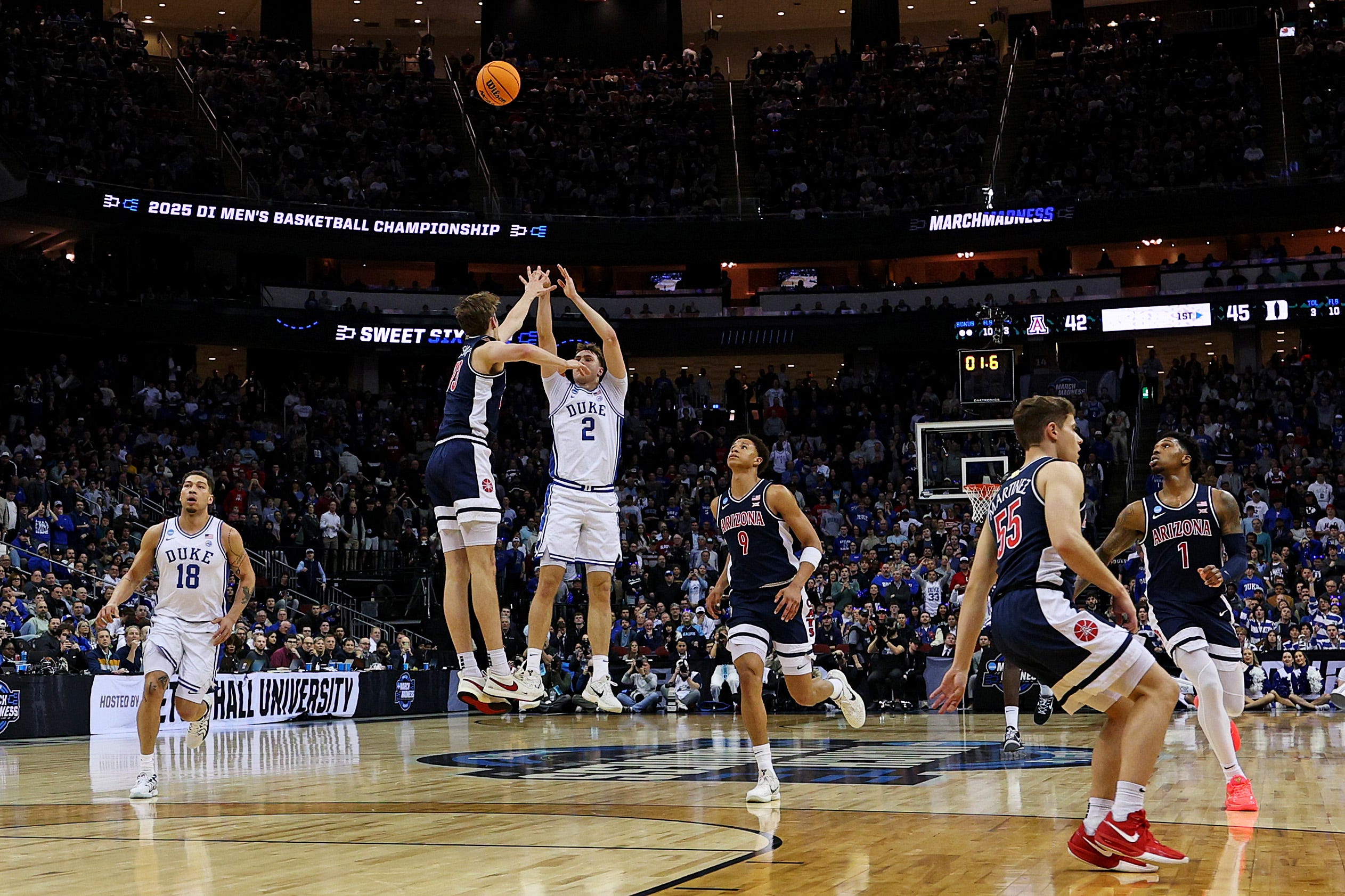 Cooper Flagg's first-half buzzer beater increases Duke's lead over Arizona in Sweet 16