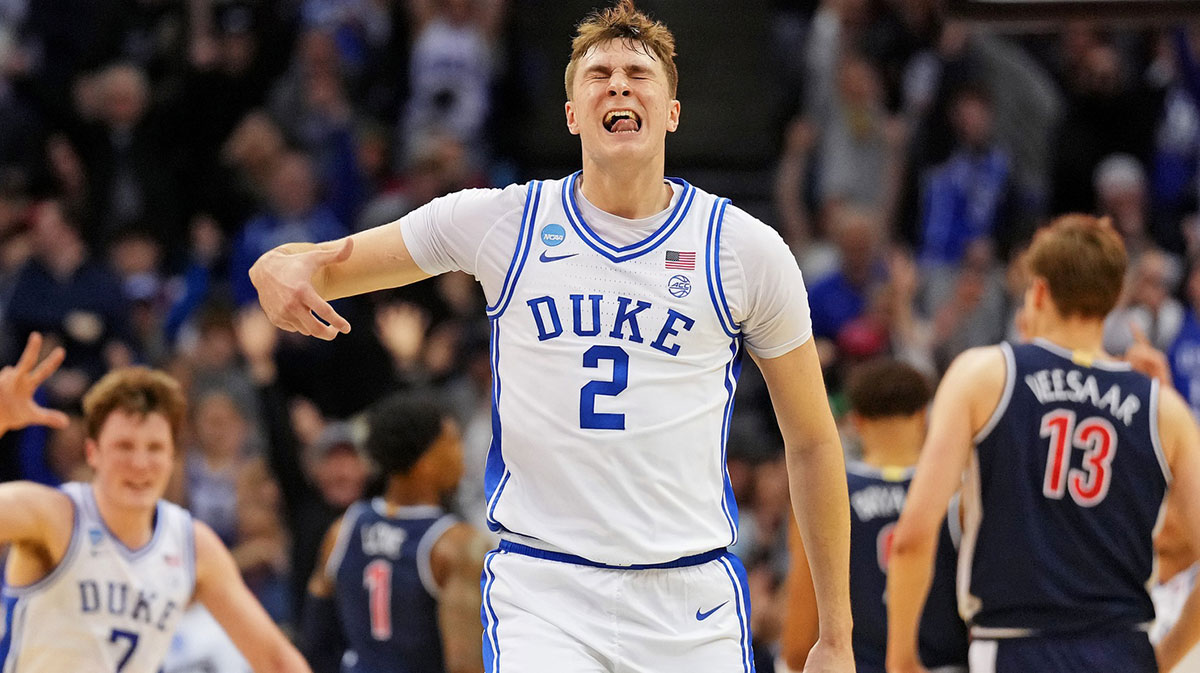 Duke star Cooper Flagg’s insane first-half buzzer-beater has fans going ...