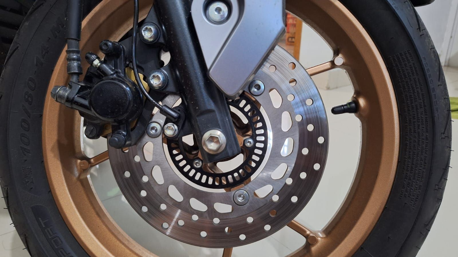 Bukan Pemanis Belaka, Ini Fungsi Penting Lubang di Cakram Motor