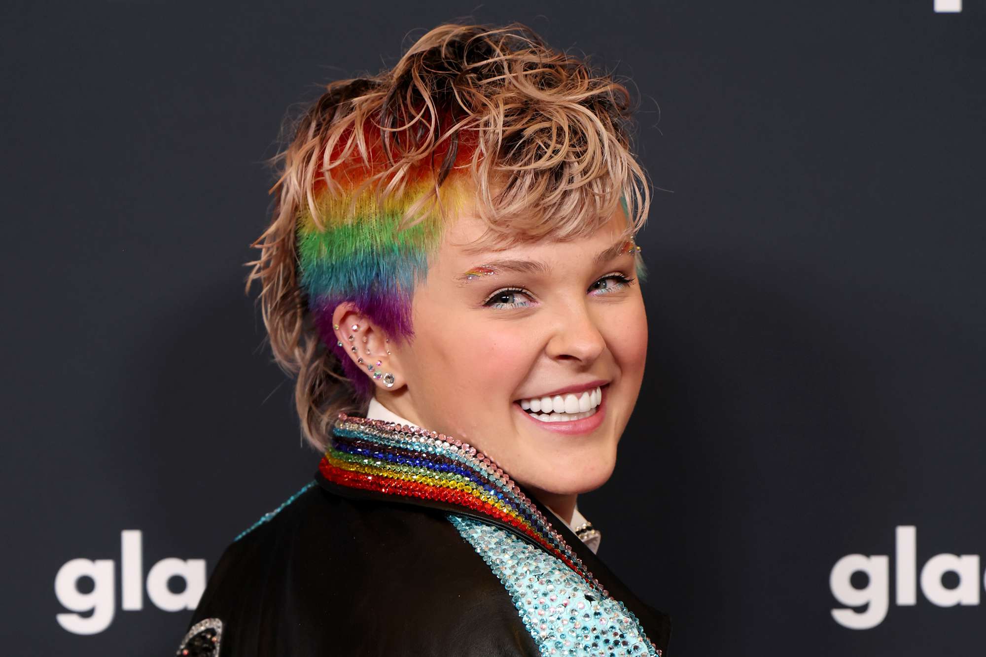 Jojo Siwa Shaves Sides of Her Head, Debuts Rainbow Mohawk at GLAAD Media Awards