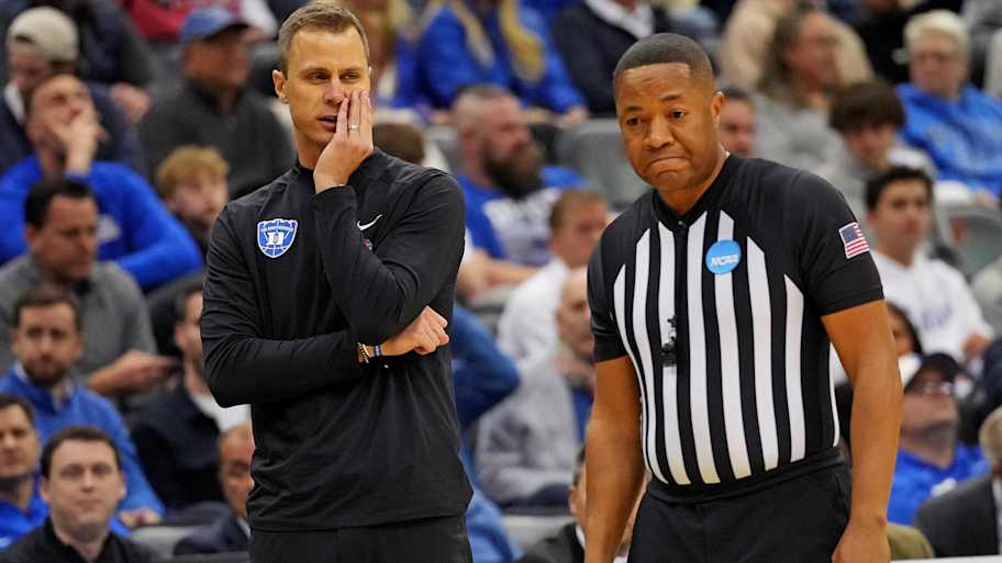 Officials in Duke-Arizona game roasted by fans