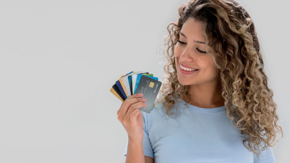 THESE 5 credit cards levy zero annual fees. Check the list here