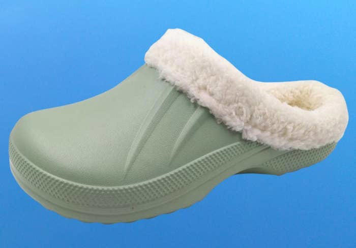 13 Cute And Comfortable Garden Clogs That Aren’t Crocs