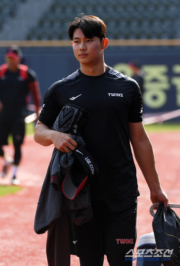 '엔트리엔 있는데...' 154km 1R 신인 언제 보나. LG 선발 36이닝 ERA 0.50 미친 행보. 불펜 4명 아직도 못던졌다[잠실 포커스]
