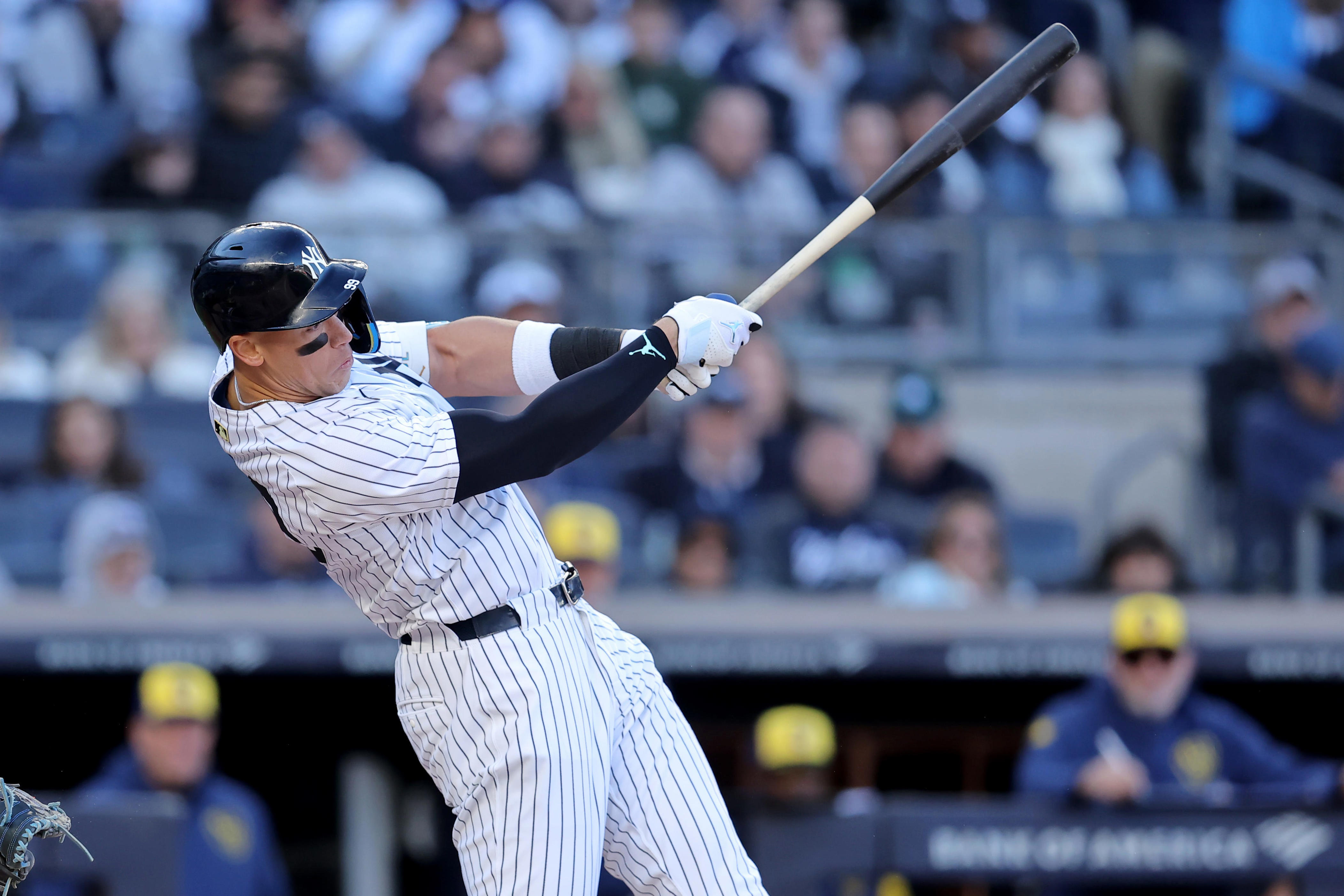 Aaron Judge hits three home runs, Yankees set record for most home runs ...