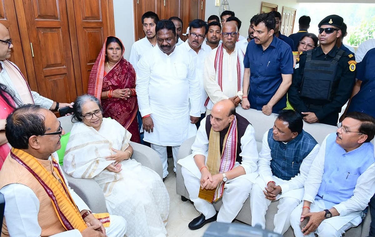 Rajnath and Shivraj attend Debendra’s 11th day ritual