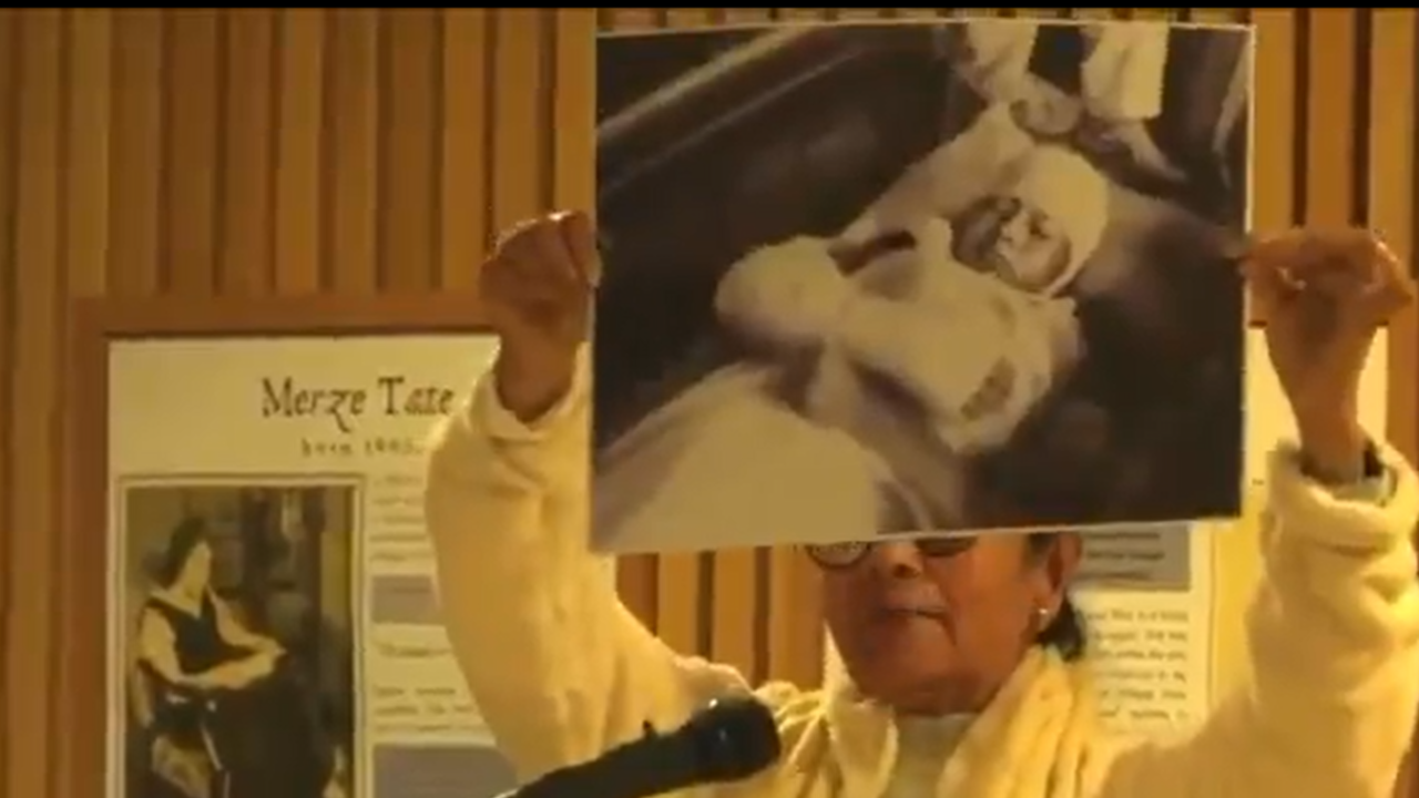 Video: Mamata Banerjee Holds Up 1990s Attack Image In Response To ...