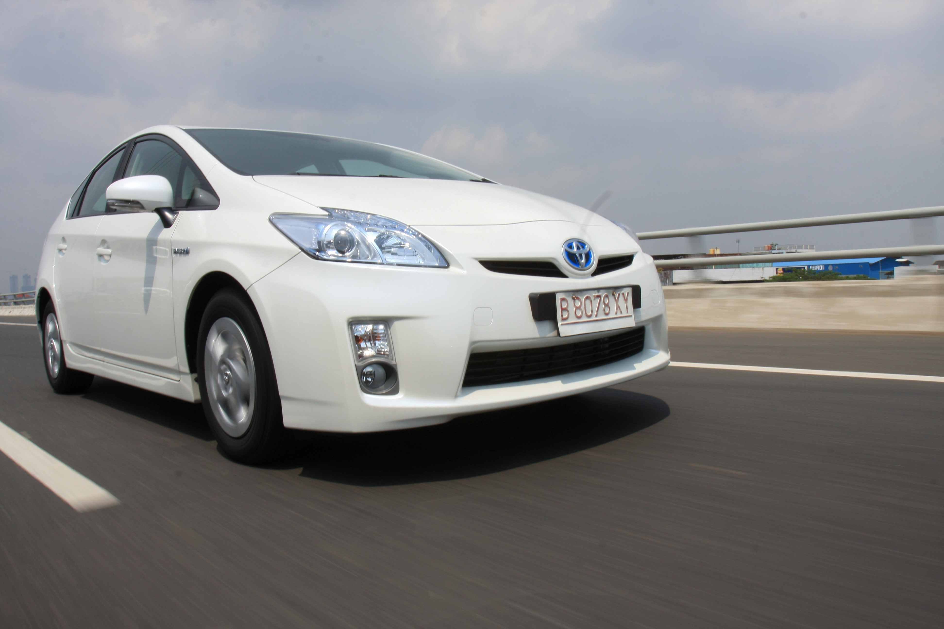 Sungkem Sama Toyota Prius XW30, Mbahnya Mobil Hybrid di Indonesia