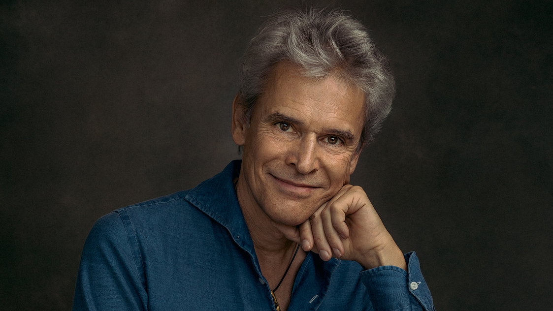 Bestseller-Autor Thomas traut sich – jetzt vor Publikum