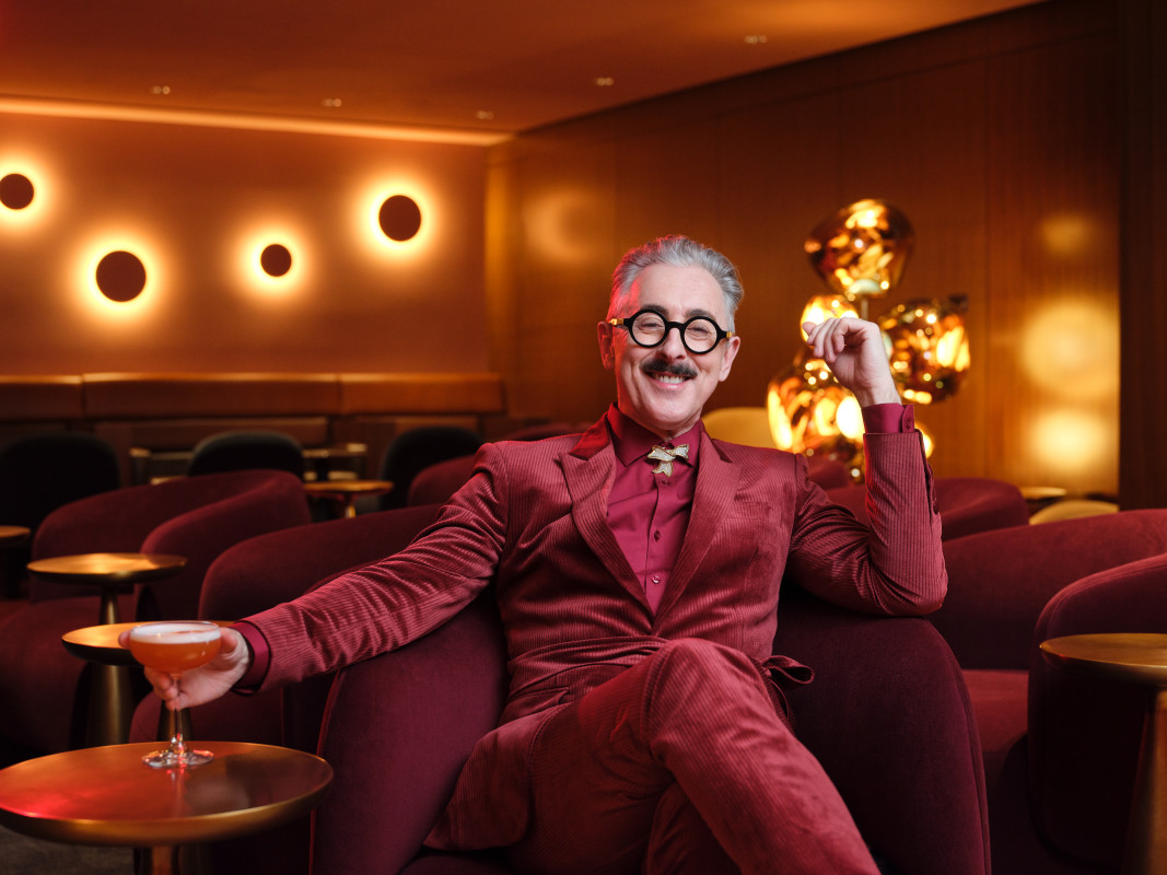 ‘Traitors’ Host Alan Cumming Reveals Super Soothing Career News