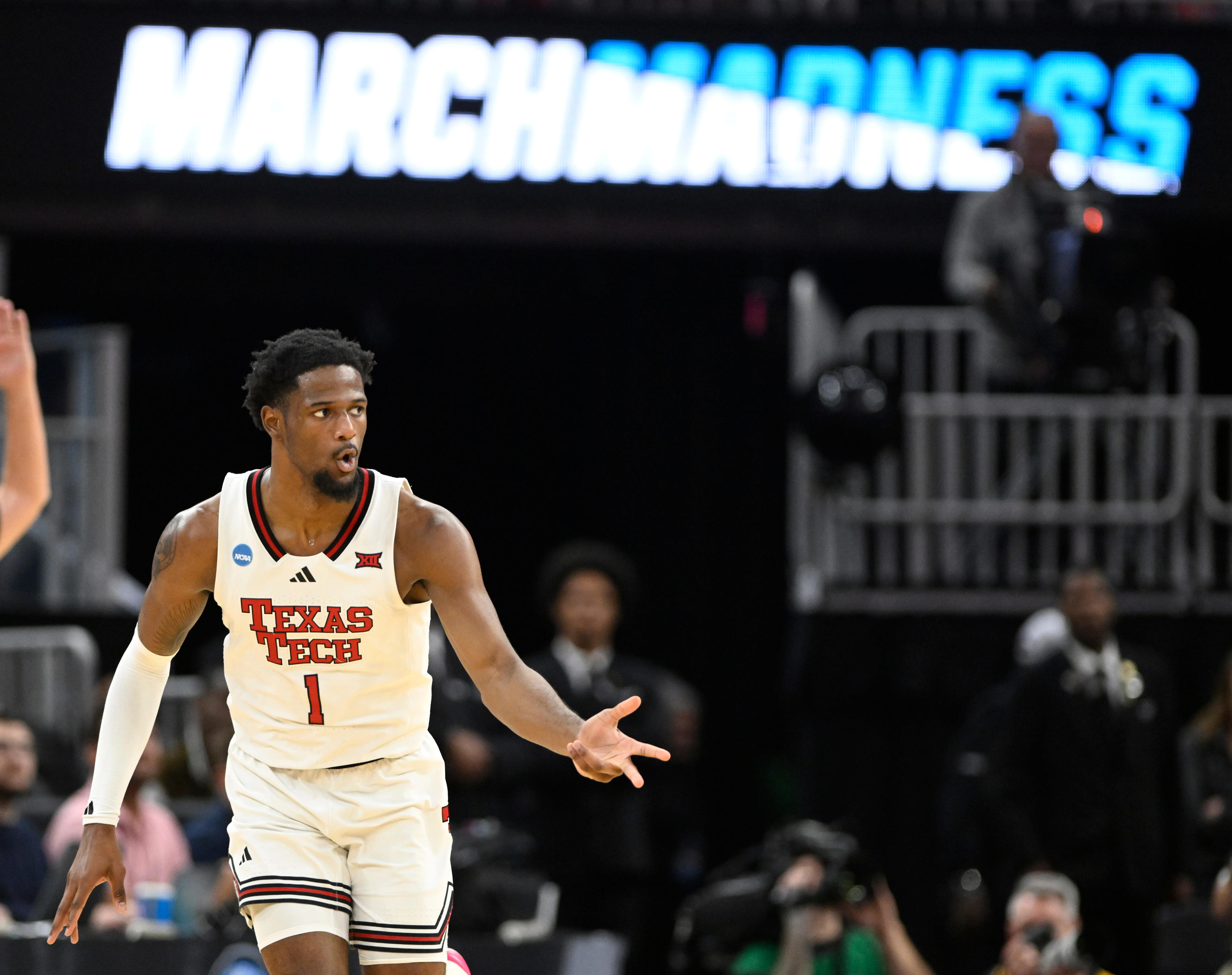 Auburn basketball lands Kevin Overton from transfer portal. How former ...