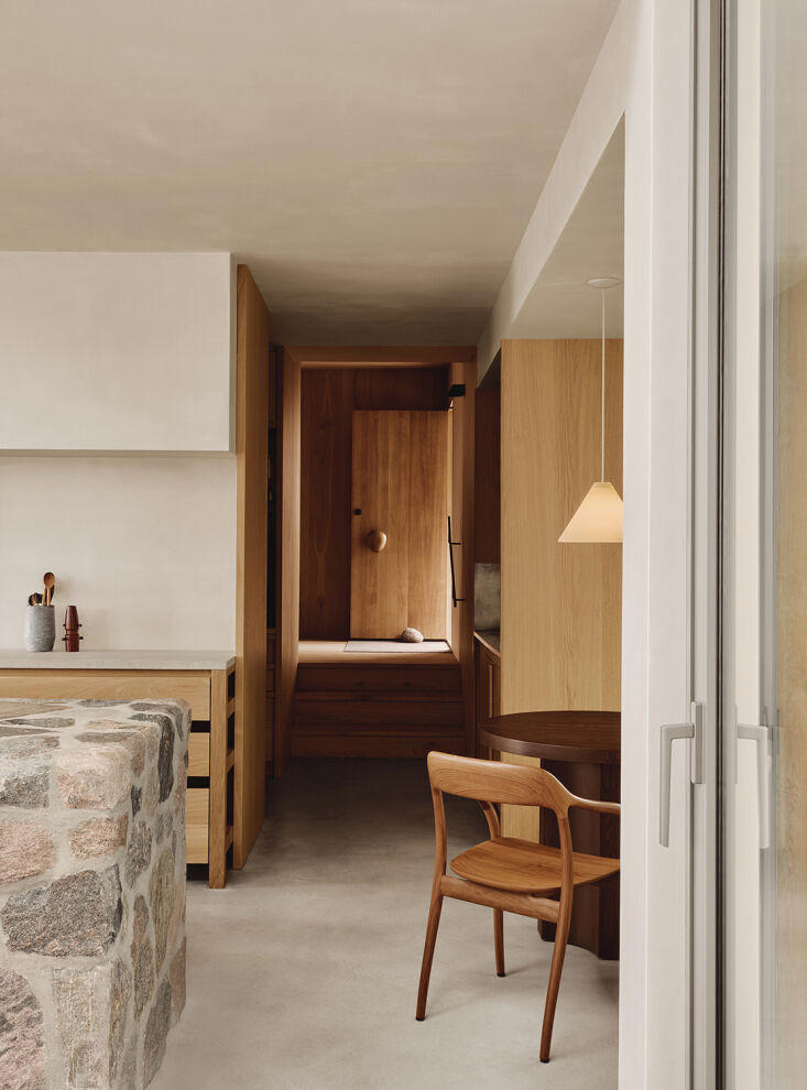 Pine Island Cottage: A Refined (and Appealingly Rough) Lake House on ...