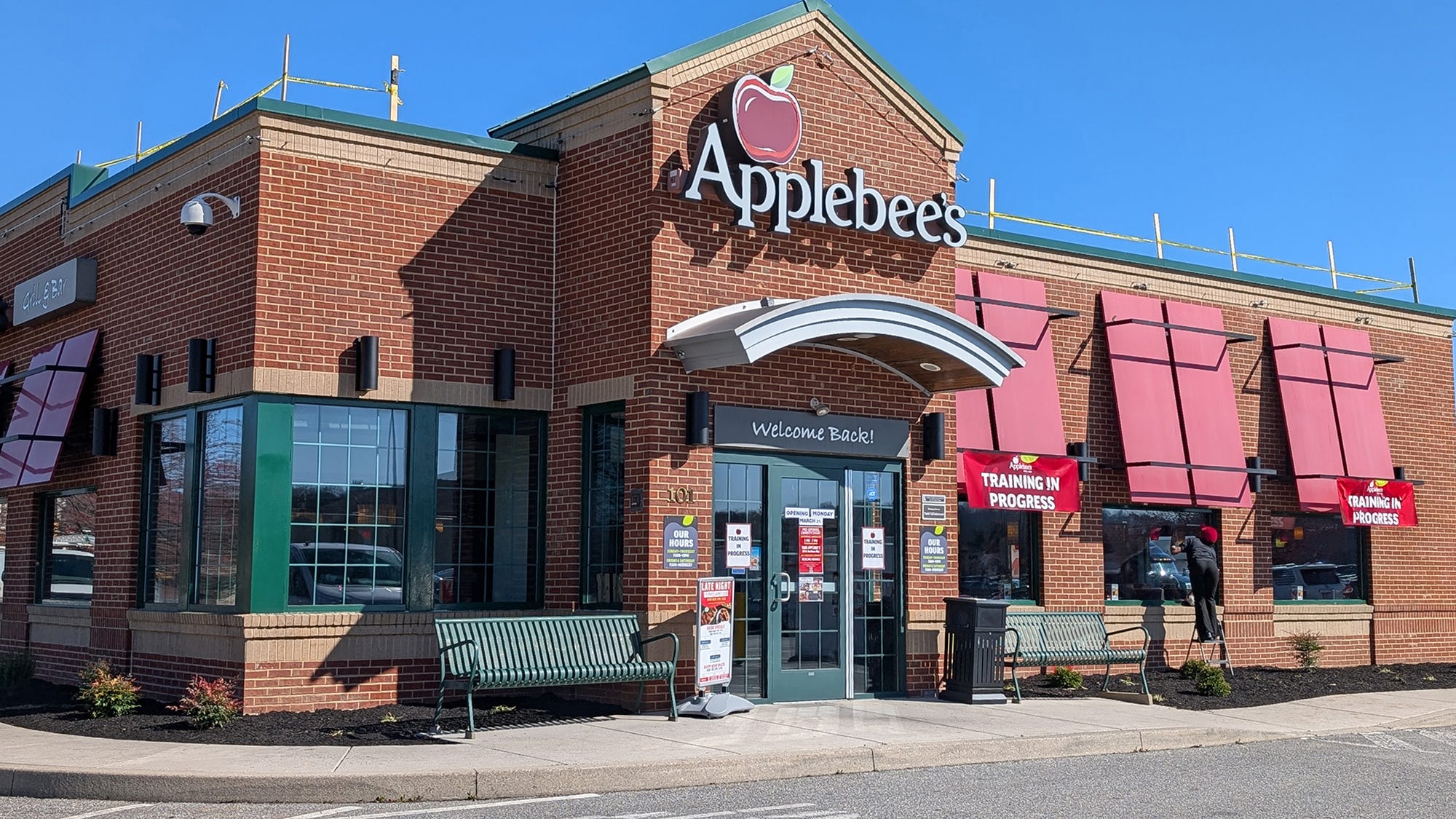 After September 2024 fire, Applebee's in East York will reopen next ...