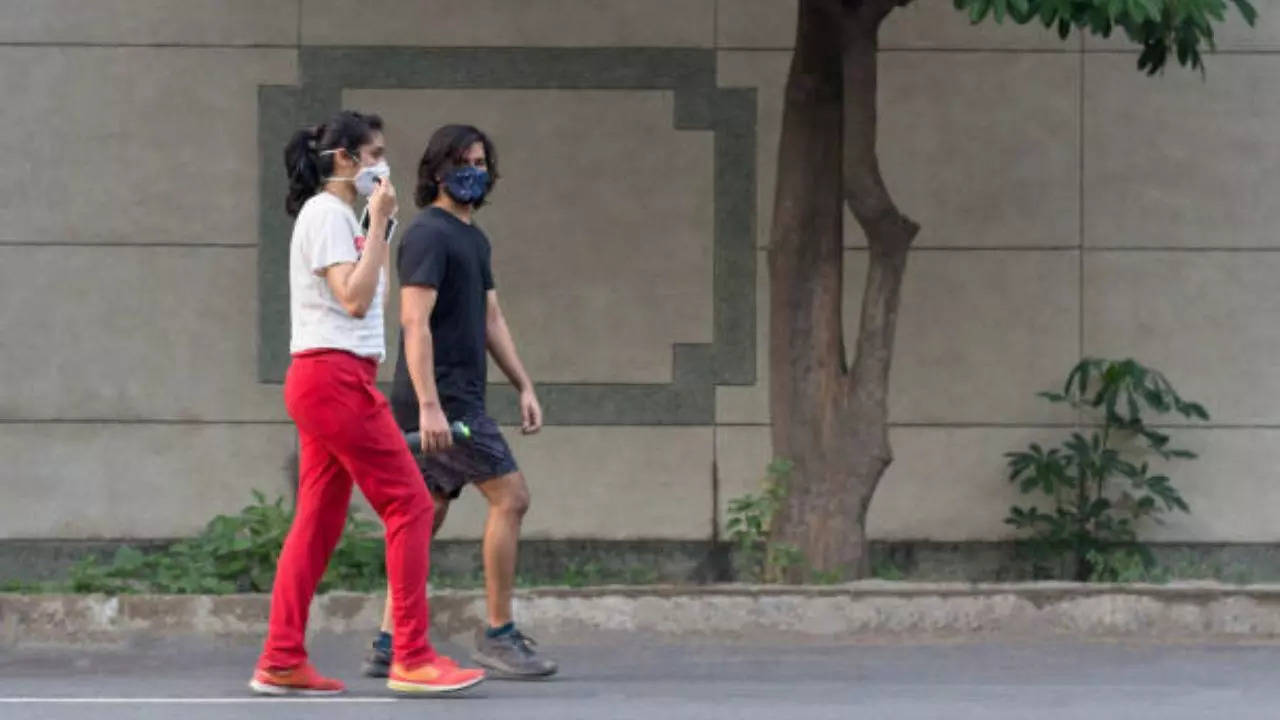 What Is a Proper Walking Form? Experts Reveal How To Keep a Good ...