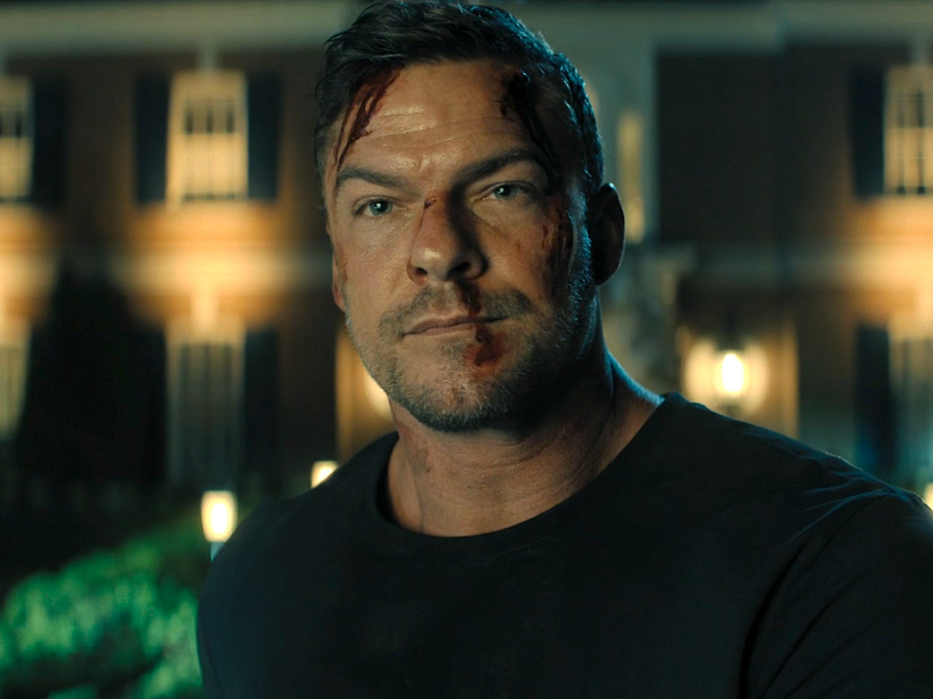 Alan Ritchson's hero in 'Reacher' fights a 7-foot villain in the season ...