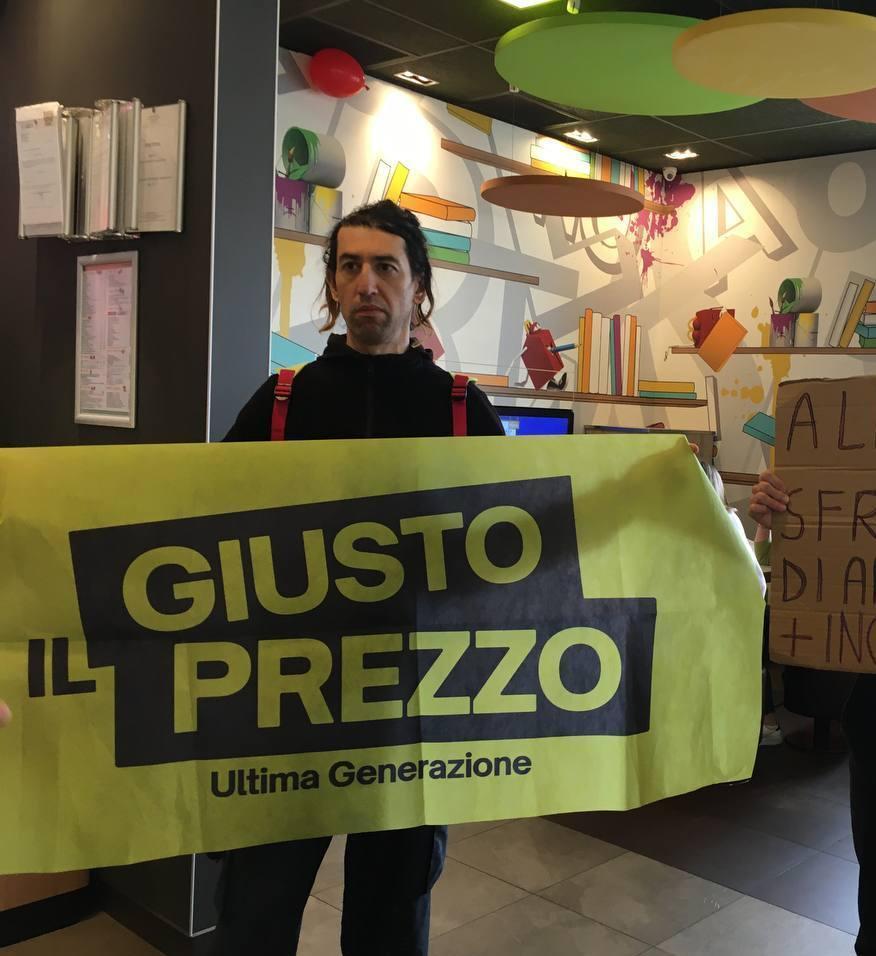 Milano, i blitz nel ristorante di Carlo Cracco in Galleria: fogli di ...