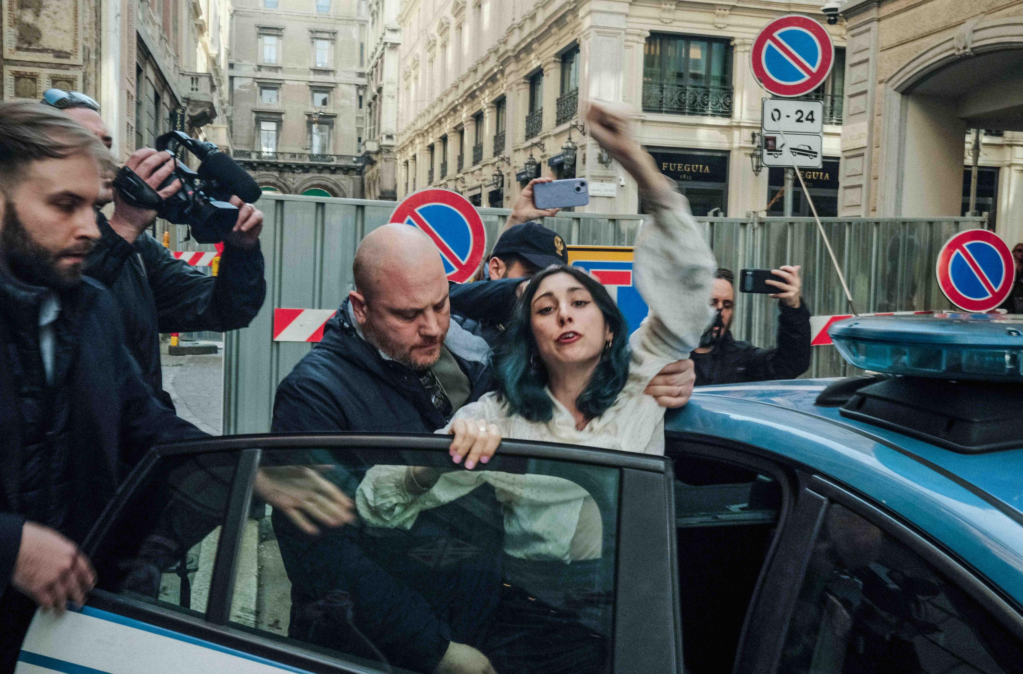 Milano, i blitz nel ristorante di Carlo Cracco in Galleria: fogli di ...