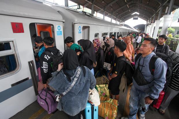 KAI Telah Jual 3,4 Juta Tiket hingga H-1 Lebaran, Mayoritas Rute Jarak Jauh