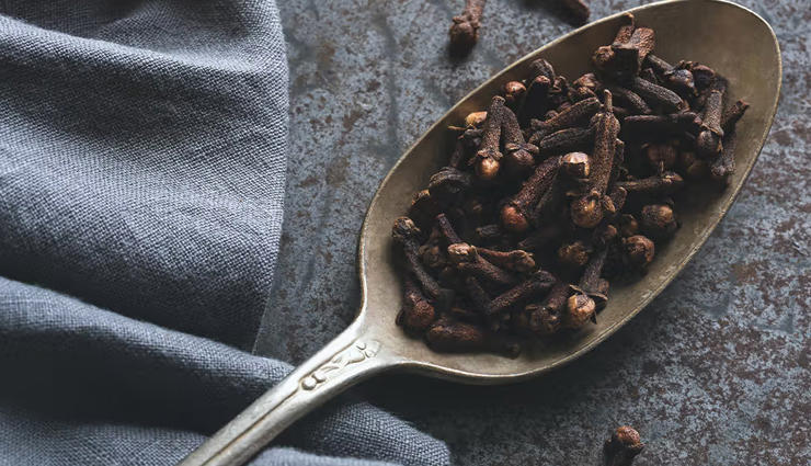 6 Amazing Benefits of Using Clove for Skin