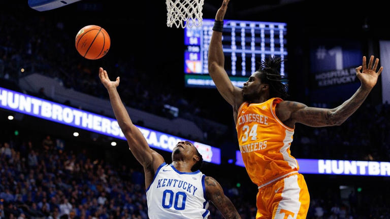2025 Sweet 16 odds, NCAA Tournament predictions: Kentucky vs. Tennessee picks from expert on 9-0 run