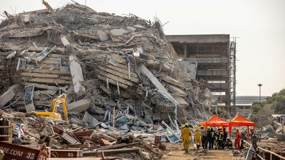 Video Shows Multi-Story Building Crumbling During 7.7 Magnitude Earthquake