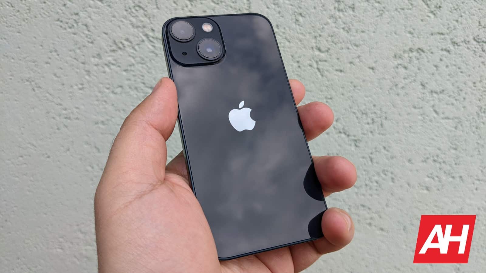 'mini' iPhone dream fades, Apple has no plans to make a new one