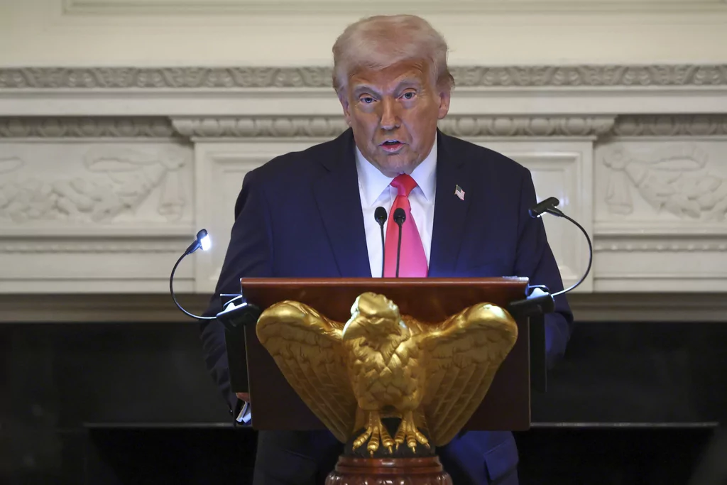 Trump seeks to build on record Muslim support for GOP during Ramadan dinner