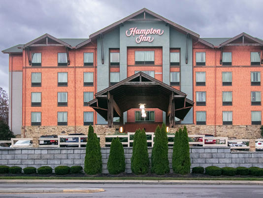 9 Best Pet-Friendly Hotels in Gatlinburg, Pigeon Forge TN