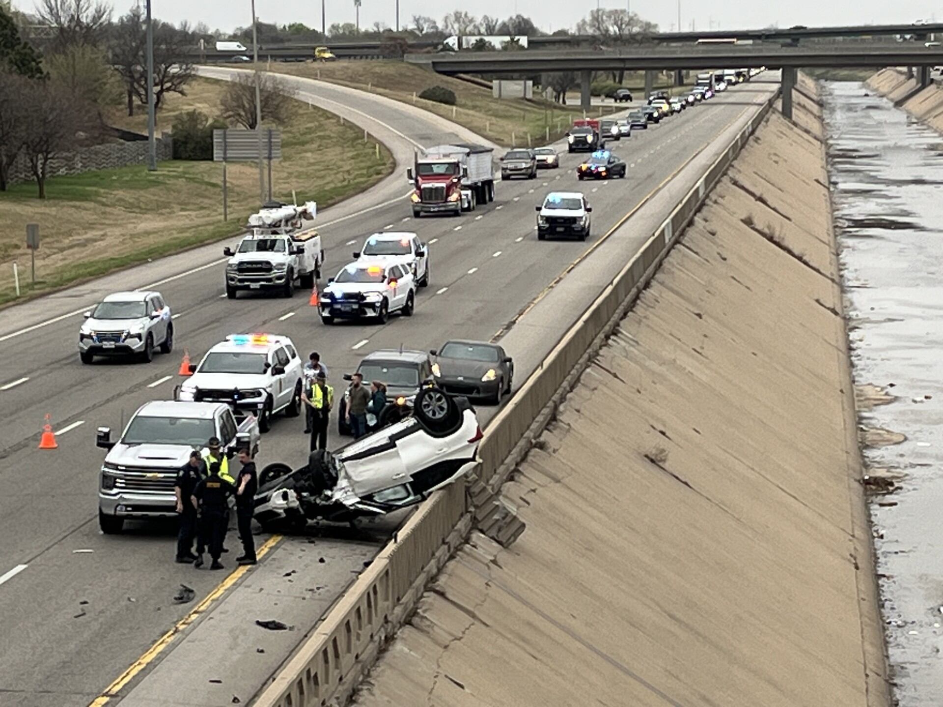 Pedestrian killed in crash on I-135 in Wichita