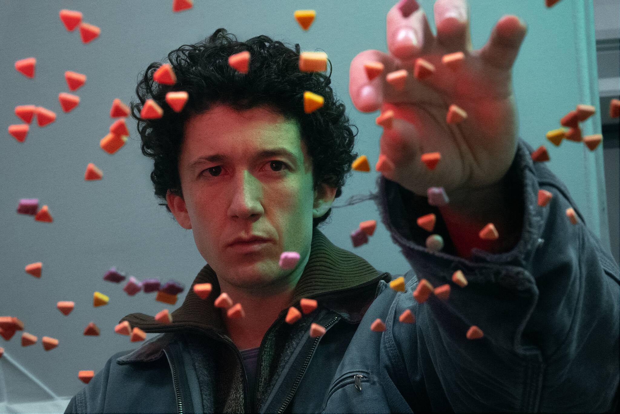 „How to Sell Drugs“-Star Maximilian Mundt über die Gen Z und das Ende ...