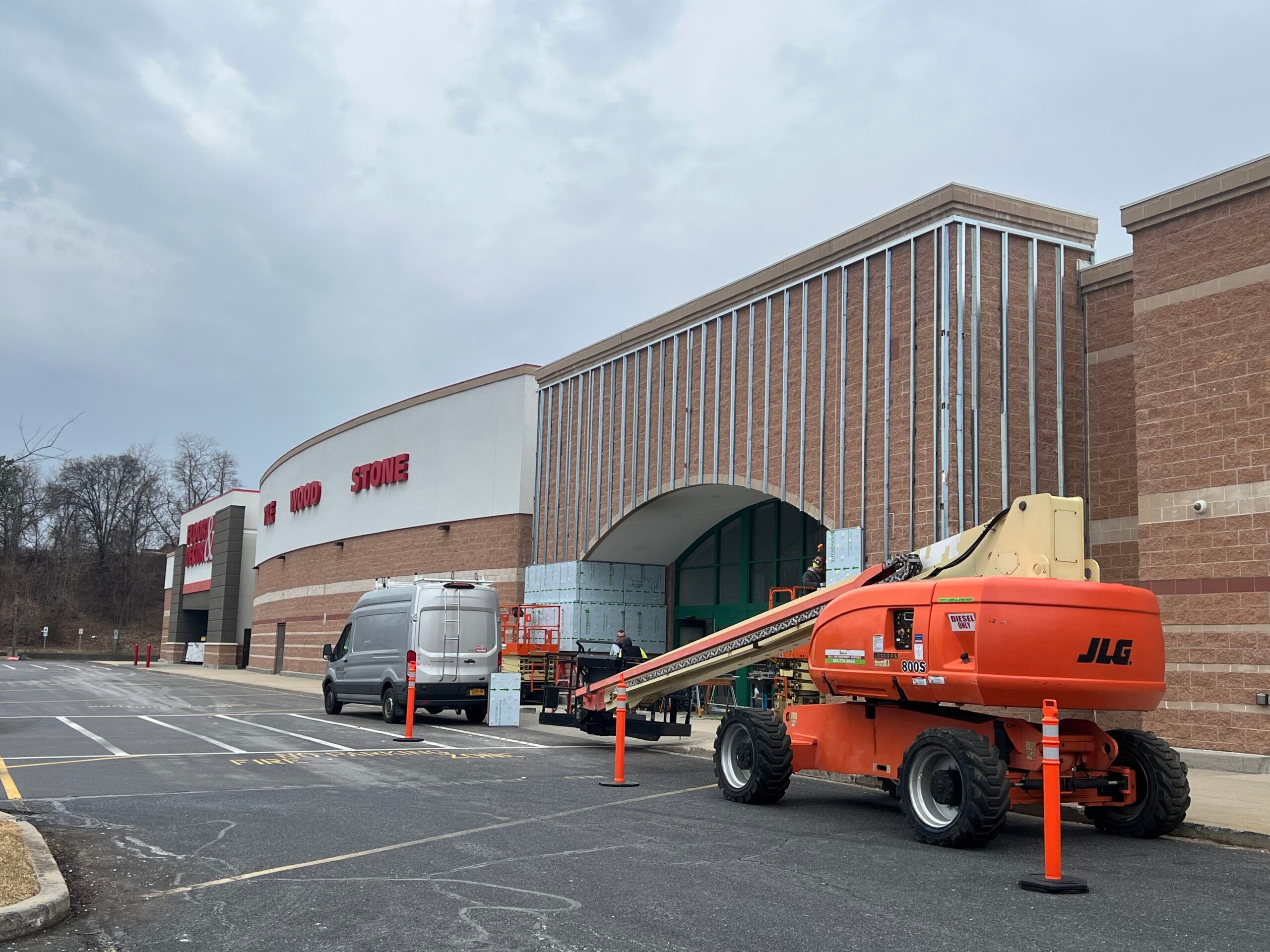 Update: RH Outlet now expected to open April 3 in Commack