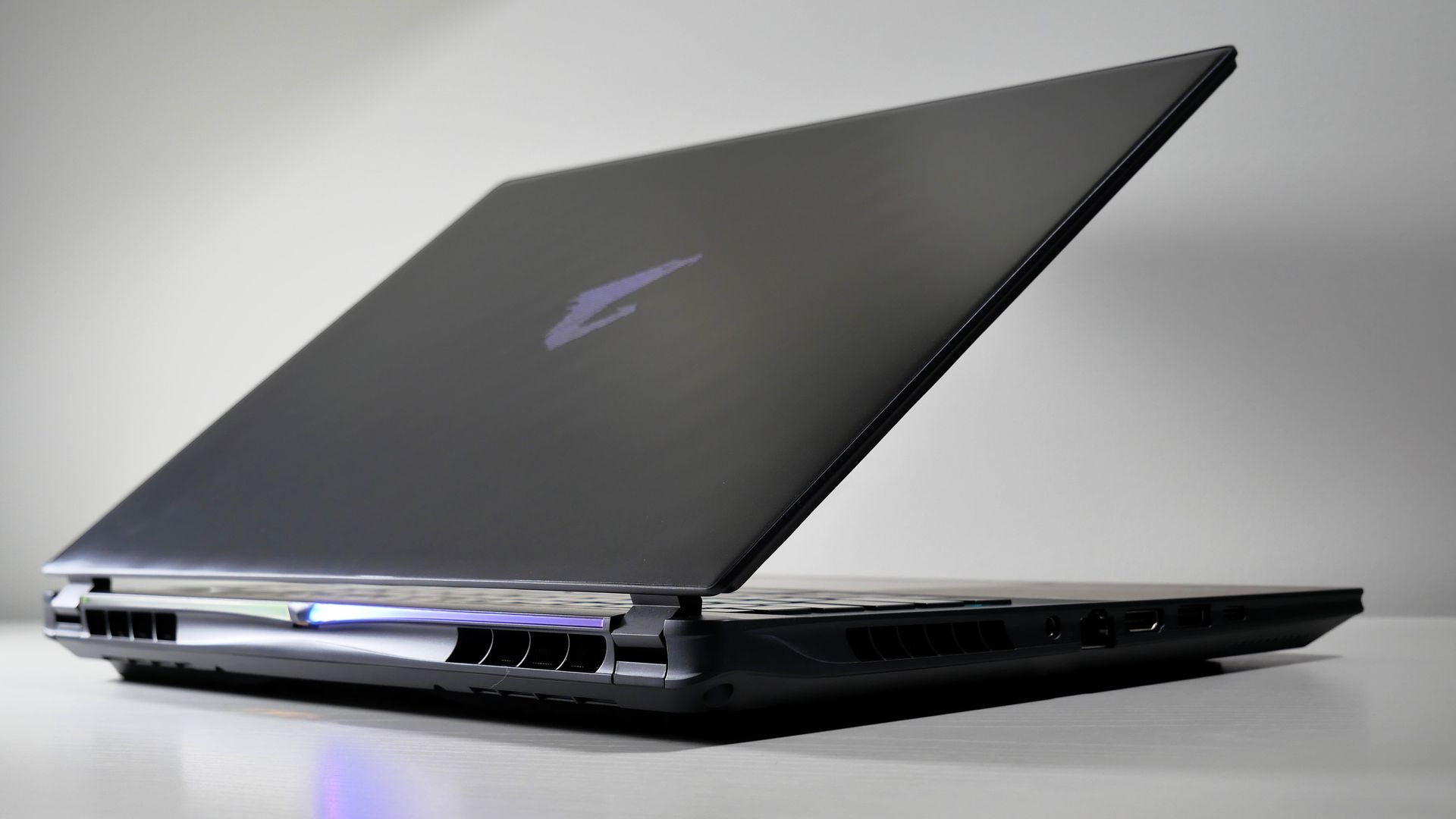 Intel's Arrow Lake HX gaming CPU is putting the MacBook Pro M4 Pro ...