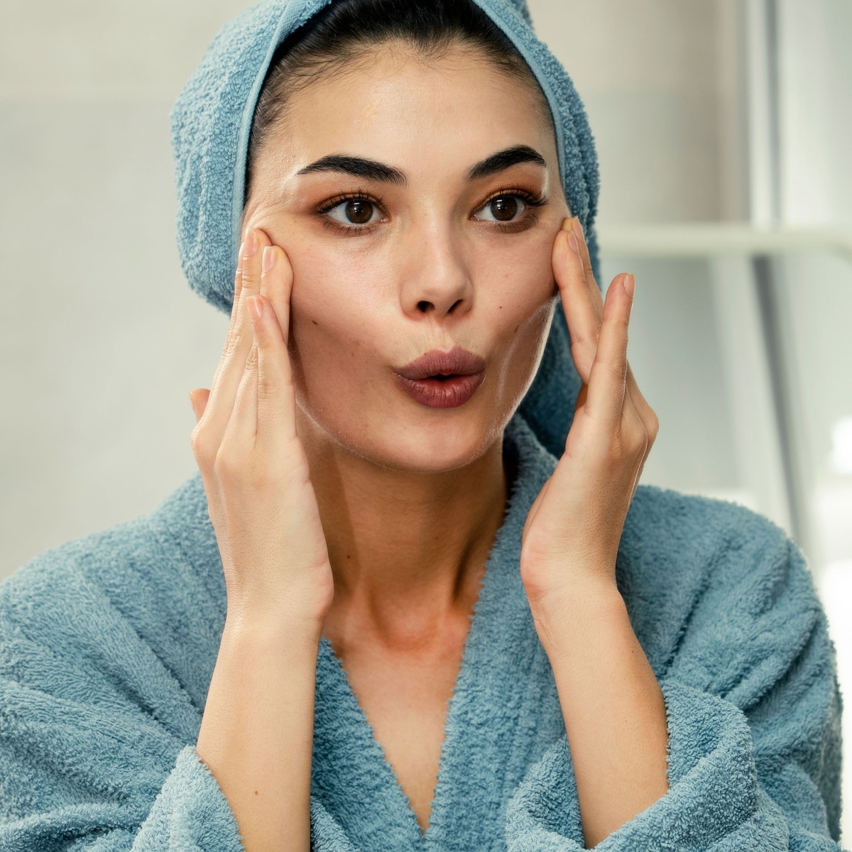 Lift And Tone Your Face With This Facial Massage Technique