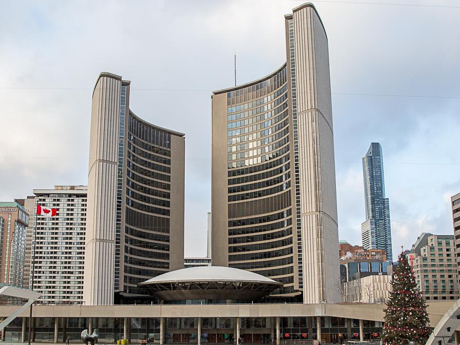 Les conseillers municipaux de Toronto s’octroient une hausse de salaire ...
