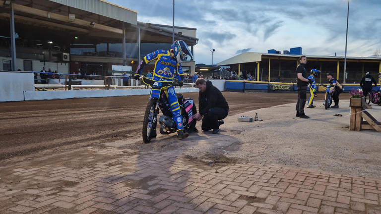 Speedway: Hundreds turn out to glimpse Sheffield stars at Owlerton as ...