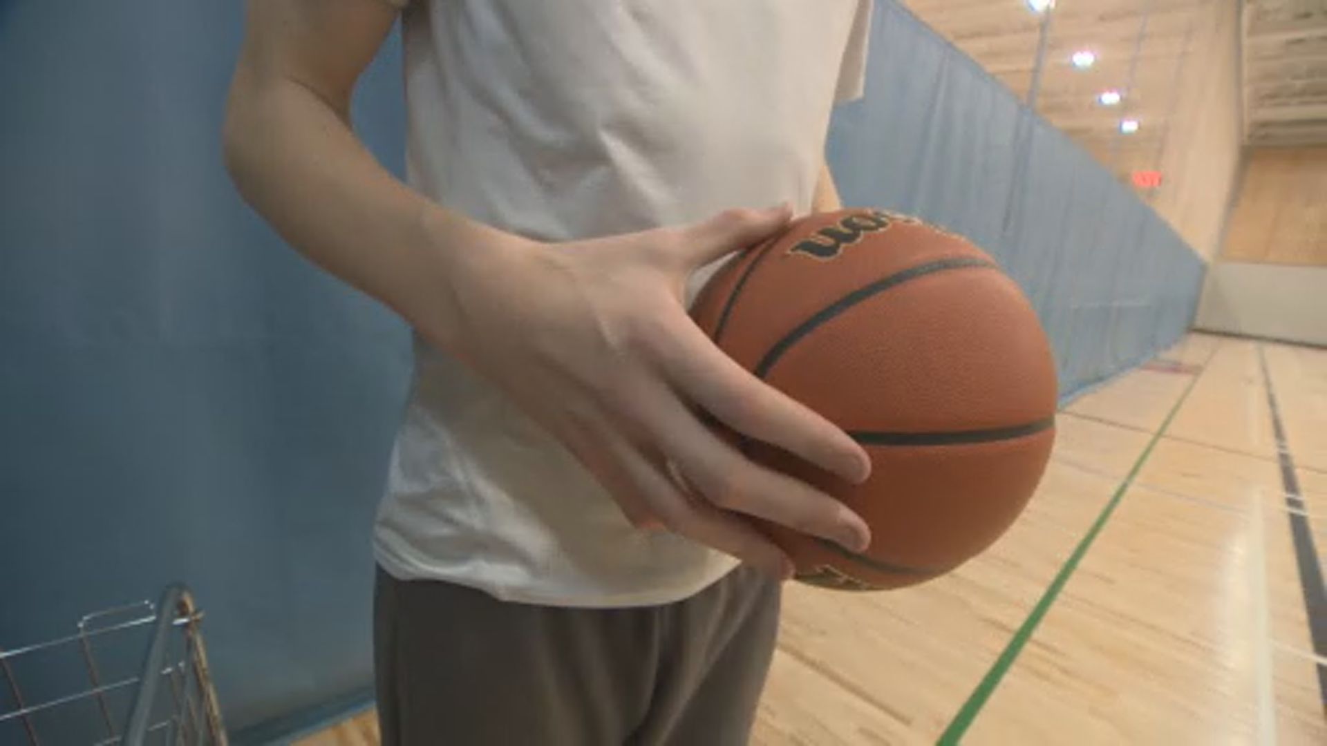 7'4” Canadian teen basketball phenom turning heads