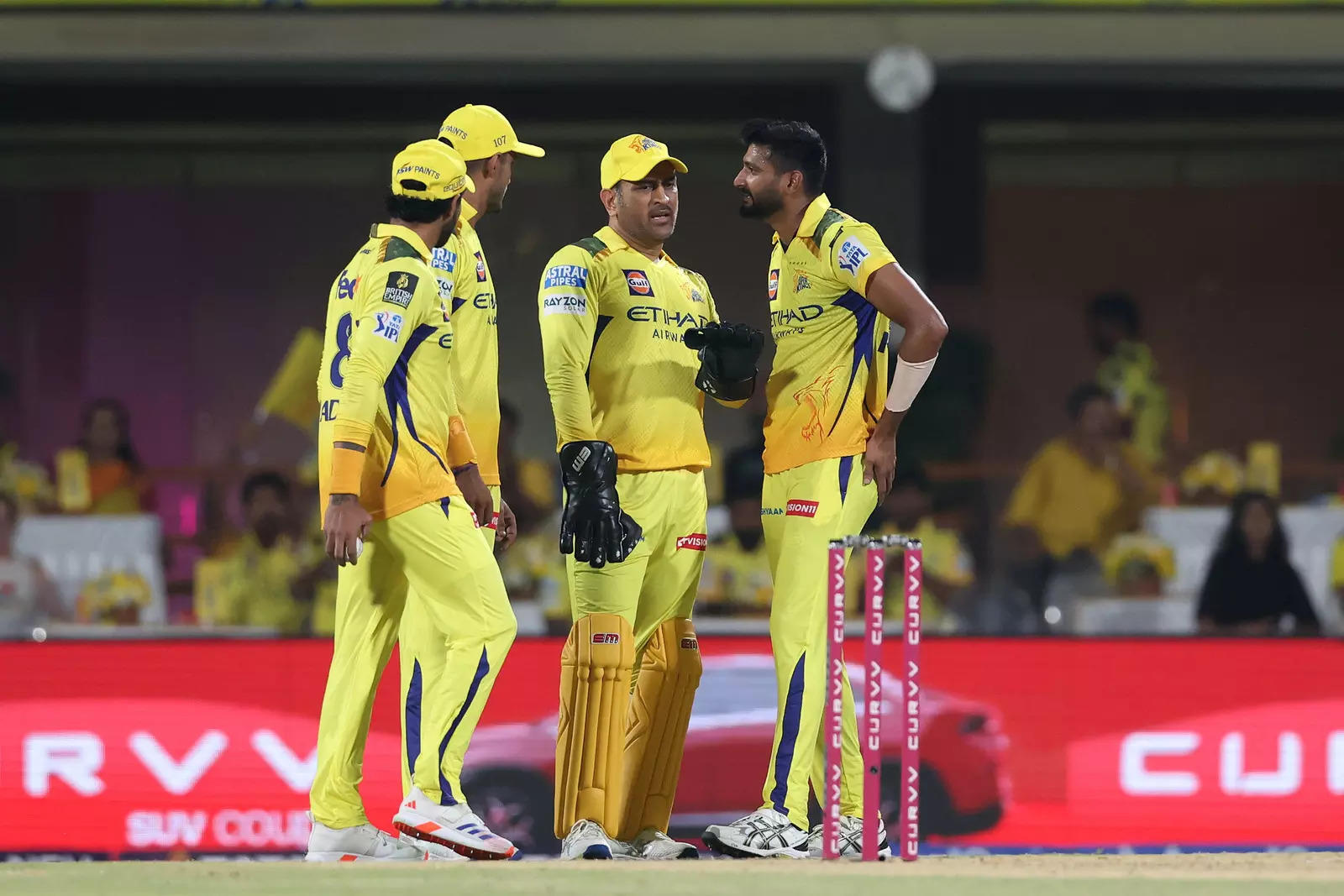 CSK vs RCB LIVE Score : RCB Cross 100-Run Mark as Kohli Stabilises Side ...