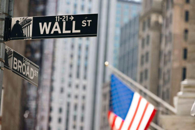 U.S. stock futures surge after hours as Trump's reciprocal tariffs ...