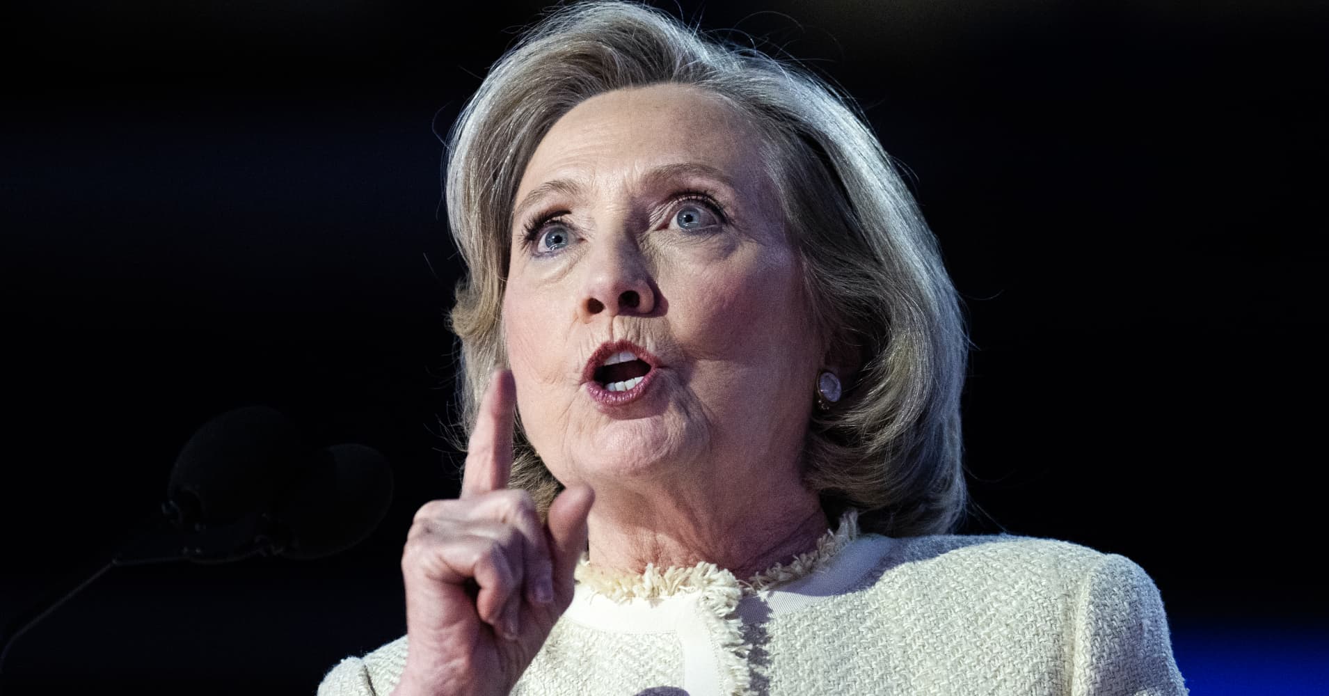 Hillary Clinton blasts Trump, officials over Signal text mess ...