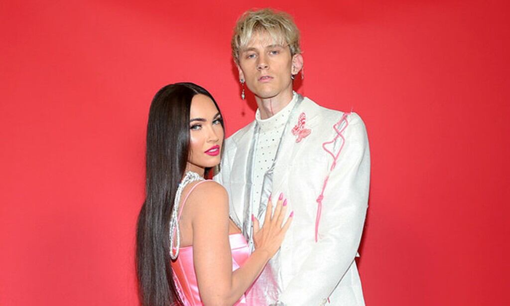 La curiosa forma en la que Megan Fox y Machine Gun Kelly recibieron al ...